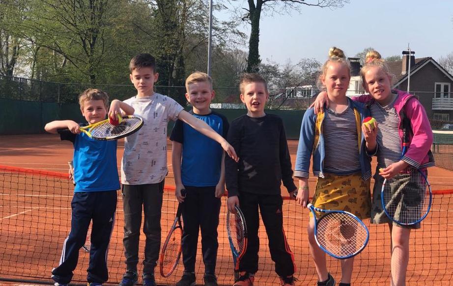 TC Gilze - Veel tennis en padel voor de jeugd bij TC Gilze