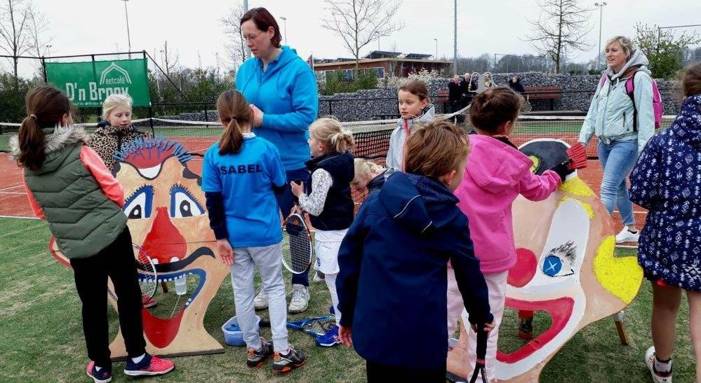 TC Gilze - Veel tennis en padel voor de jeugd bij TC Gilze