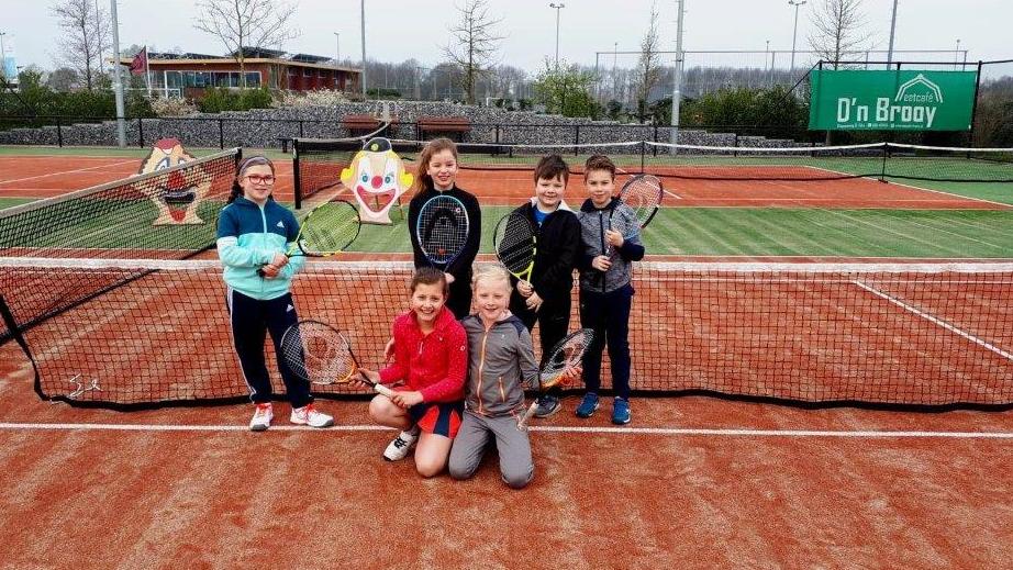 TC Gilze - Veel tennis en padel voor de jeugd bij TC Gilze